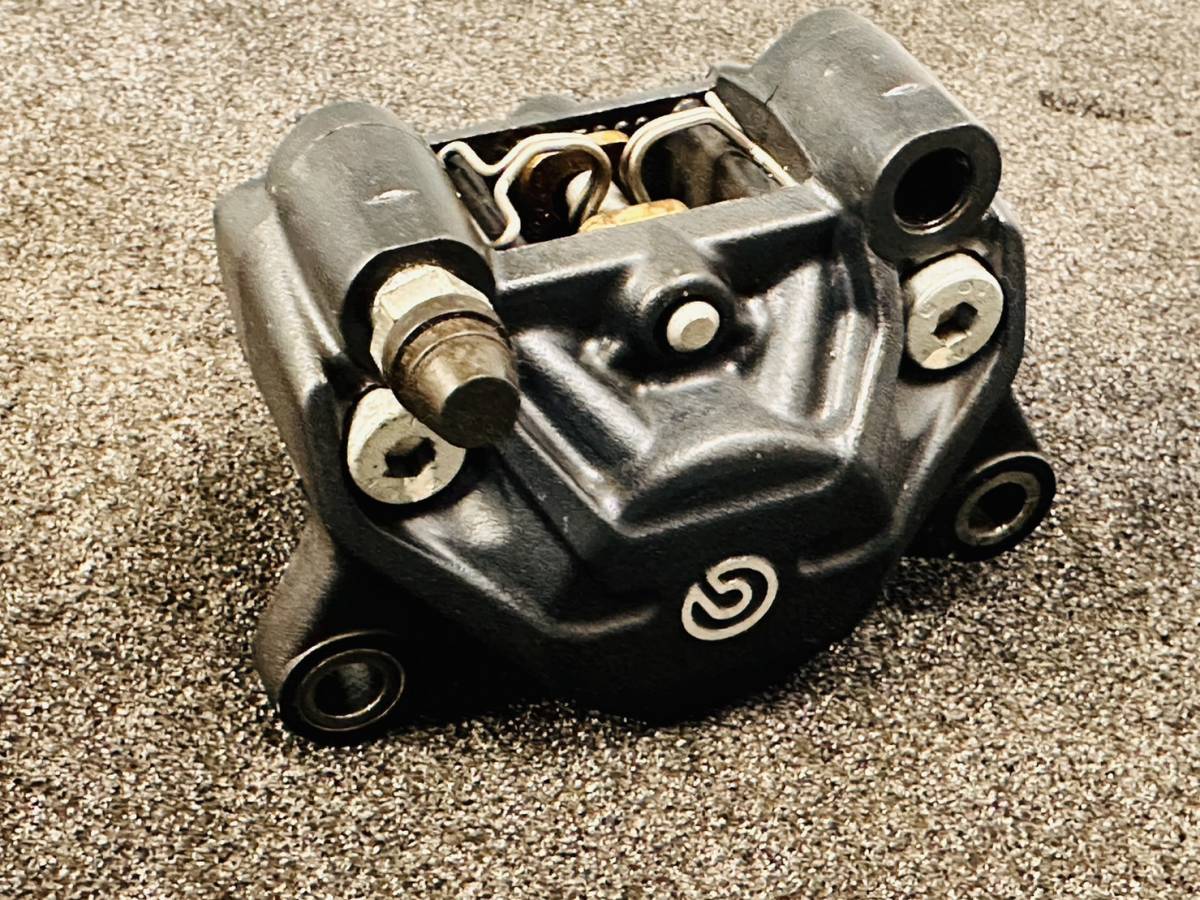 G31 汎用 ブレンボ カニ リア ブレーキ キャリパー 84mm ブラック(ブレーキ)｜売買されたオークション情報、yahooの商品情報をアーカイブ公開 - オークファン - その他 ...