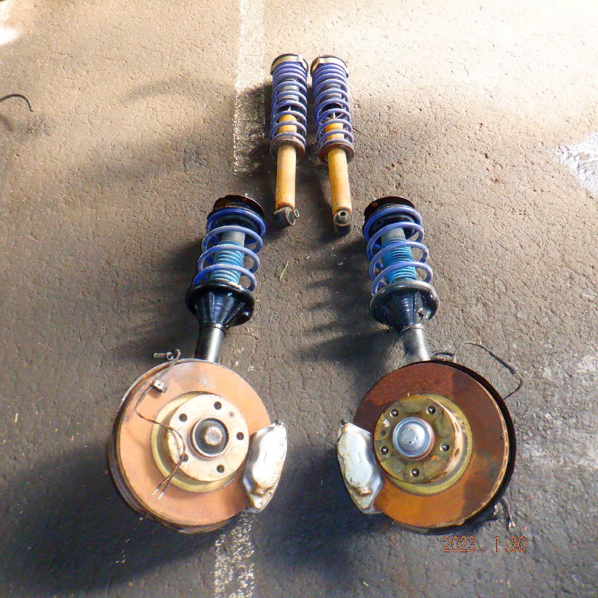 BMW E28＜M5＞ フロント/純正 リア/社外 ストラット1台分 ：27248 個人宅不可(BMW用)｜売買されたオークション情報、yahooの商品情報をアーカイブ公開 - オークファン ...