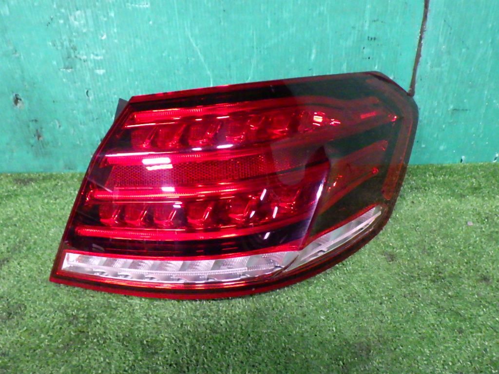 ベンツE350 W212後期 ブレーキランプ右テールライト A2129060803(テールライト)｜売買されたオークション情報、yahooの商品情報をアーカイブ公開 - オークファン ...