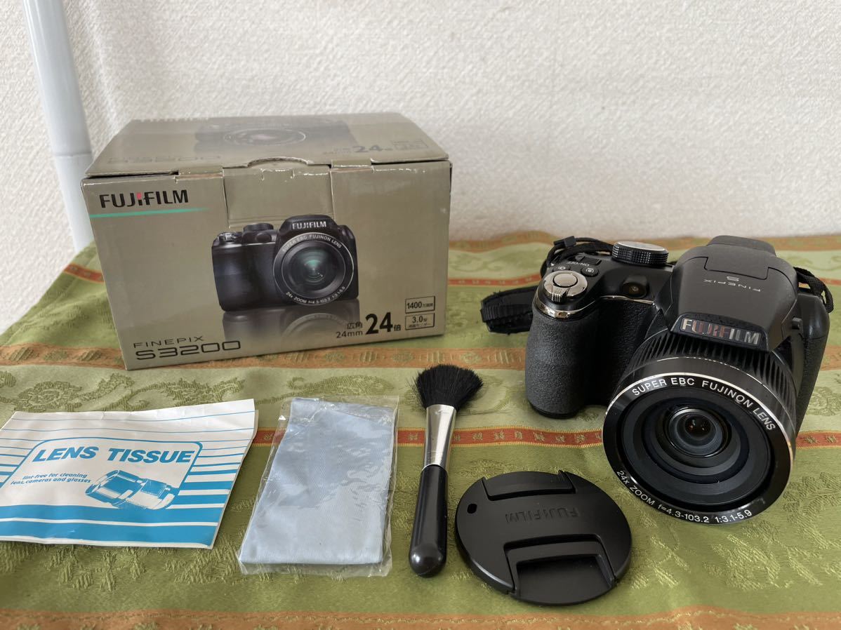 FUJIFILM / フジフィルム FINEPIX S3200 MEGAPIXELS 14 / SUPER EBC FUJINON LENS ...