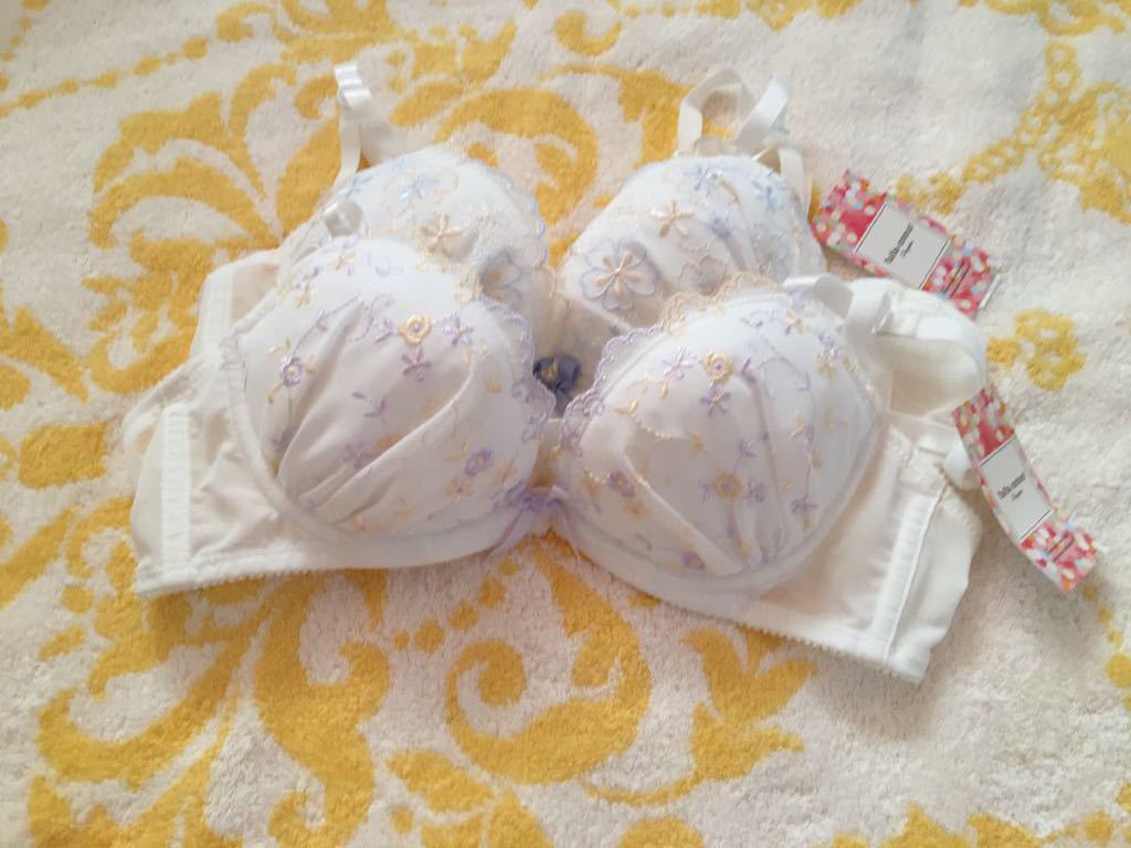 チュチュアンナ ブラジャー2枚 B70(70)｜売買されたオークション情報、yahooの商品情報をアーカイブ公開 - オークファン（aucfan.com）