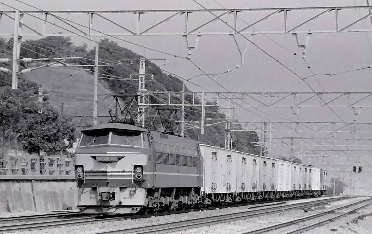 古い鉄道写真 ネガフィルム S58.9.17 9335 EF58+大サロ スマetc. 8203 EF5838+〜 EF651139 EF6636 EF58100 EF58126 昭和 ...