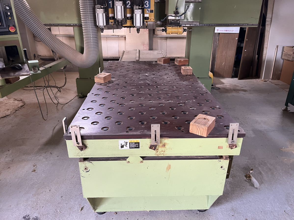 シンクス 門型 NCルーター 木工機械 テーブルサイズ 約2100mm×1050mm 富山県引取限定(その他)｜売買されたオークション情報、yahooの商品情報をアーカイブ公開 ...