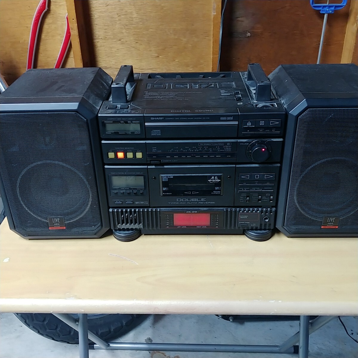 SHARP CD-X10-BK コンパクトディスクステレオ 通電確認のみしました(ラジカセ)｜売買されたオークション情報、yahooの商品情報 ...