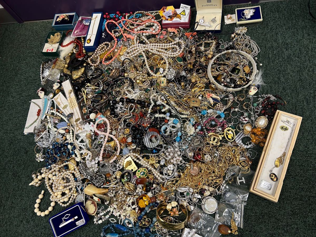 アクセサリー 大量セット ネックレス イヤリング ブローチ 指輪 ピアス タイピン ブレスレット パール 真珠 珊瑚 鼈甲 色石 SV 約6.6kg(その他)｜売買されたオークション情報 ...