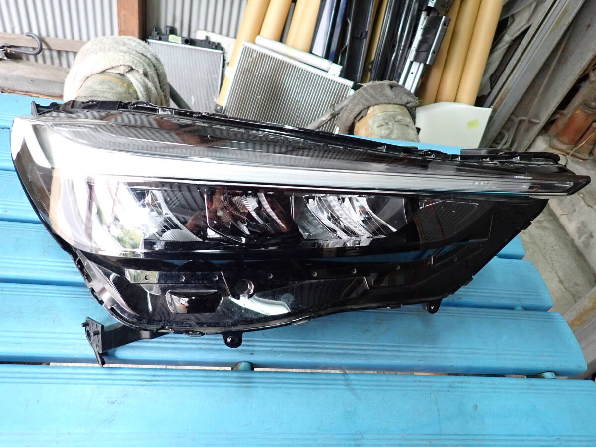 AE1361 RV5 ヴェゼル ベゼル LED 純正 右 ヘッド ライト J0 スタンレー W5884 Vezel Bezel LED ...
