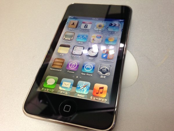 バッテリー良好 64GB Apple iPod touch 第 3 世代 A1318/MC011J ブラック F8FCW(iPod touch ...