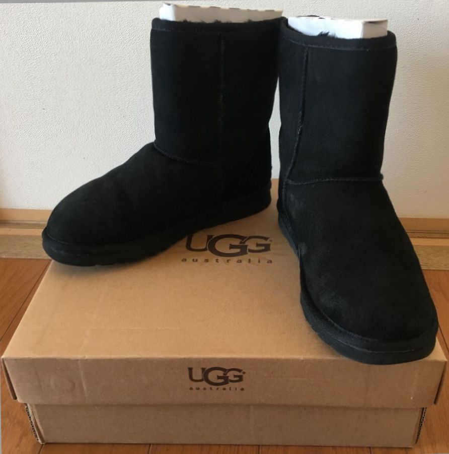 UGG australia CLASSIC SHORT 5825 BLACK US7 24.0(US7)｜売買されたオークション情報、yahooの商品情報をアーカイブ公開 - オークファン ...