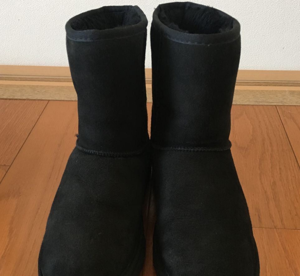 UGG australia CLASSIC SHORT 5825 BLACK US7 24.0(US7)｜売買されたオークション情報、yahooの商品情報をアーカイブ公開 - オークファン ...