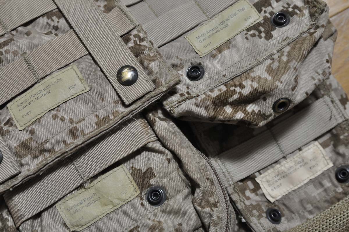 37％割引ブラウン系話題の行列 実物 レア Eagle製 AOR1 白パルス フラグポーチ 個人装備 ミリタリーブラウン系-OTA.ON ...