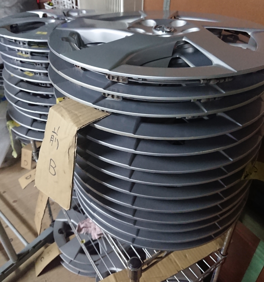 前B 即納 ZVW30プリウス 前期 純正ホイールキャップ 1枚 B 代引きok 後期も付きます(純正品)｜売買されたオークション情報、yahooの商品情報をアーカイブ公開 - オークファン ...