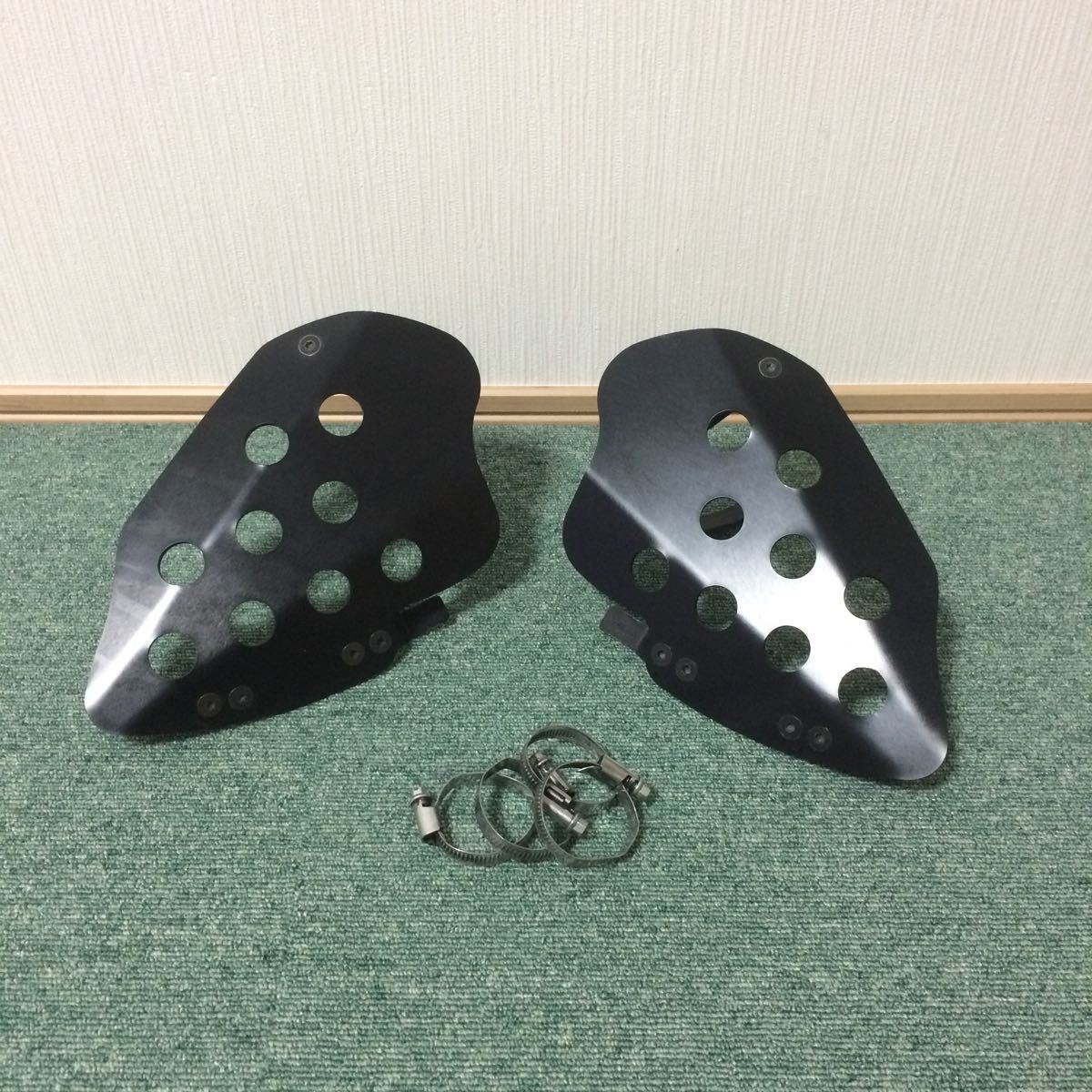 VMAX V-MAX アクティブ ACTIVE ニーグリッププレート ブラック ホールタイプ(パーツ)｜売買されたオークション情報、yahooの商品情報をアーカイブ公開 - オークファン ...