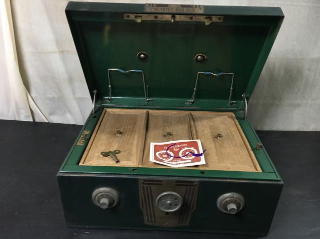 アンティーク レトロ 金庫 アラームキャッシュボックス PLUS ALARM CASH BOX 鍵あり(金庫)｜売買されたオークション情報 ...