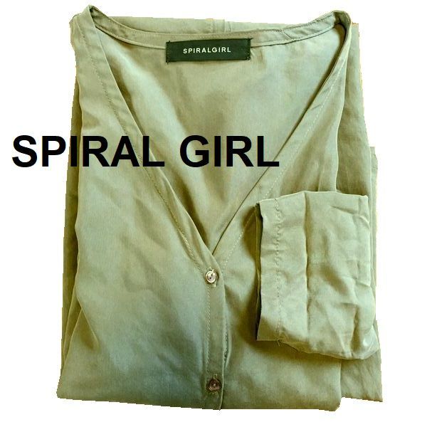 SPIRAL GIRL Vネック ロングシャツ カーキ シャツワンピ とろみ(Mサイズ)｜売買されたオークション情報、yahooの商品情報をアーカイブ公開 - オークファン（aucfan.com）