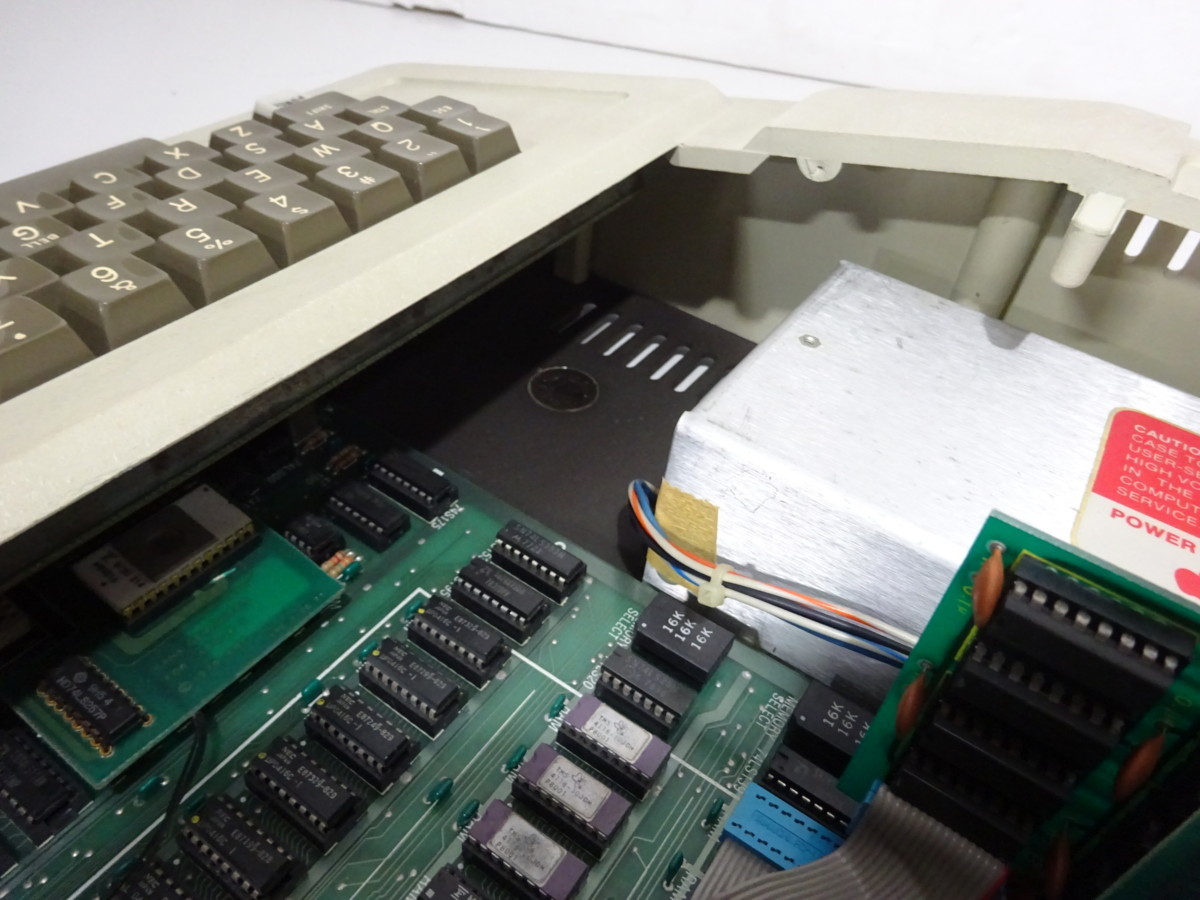 Apple II A2M001 ジャンク B21125(Apple II)｜売買されたオークション情報、yahooの商品情報をアーカイブ公開 ...