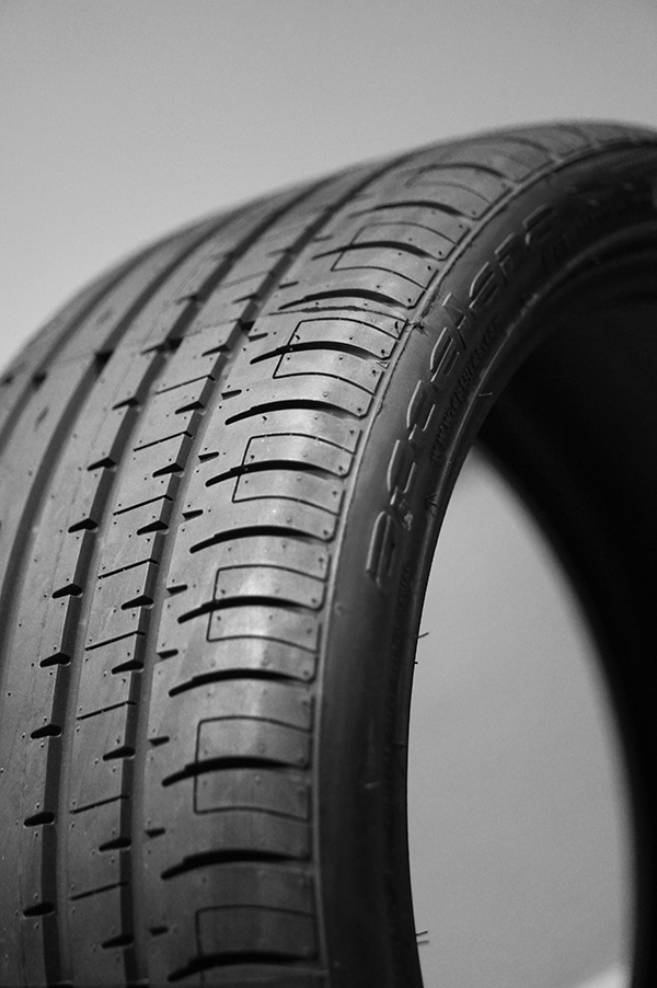 A43-1 送料無料 accelera PHI-R 245/35ZR21/245/35R21/245-35-21/245/35-21 アクセ ...