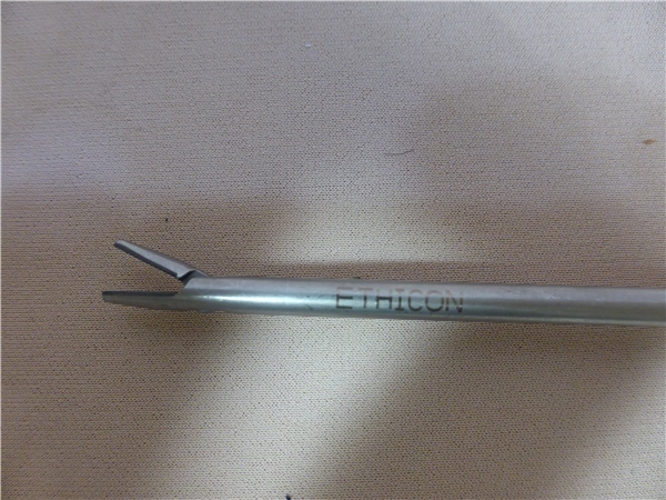 ETHICON エンドパス 内視鏡手術用 持針器 E705R ストレートタイプ及び針角度自動修正機能付タイプ(その他)｜売買されたオークション ...