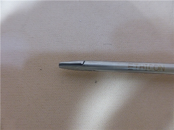 ETHICON エンドパス 内視鏡手術用 持針器 E705R ストレートタイプ及び針角度自動修正機能付タイプ(その他)｜売買されたオークション ...