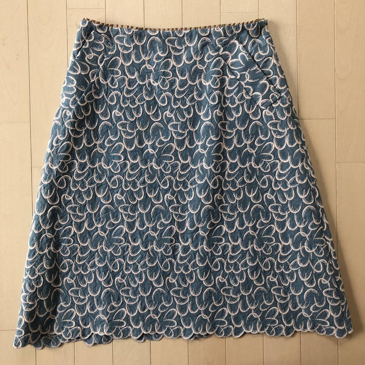 mina perhonen ミナペルホネン rustle スカート 38 刺繍(ミナ ペルホネン)｜売買されたオークション情報、yahooの商品情報をアーカイブ公開 - オークファン ...