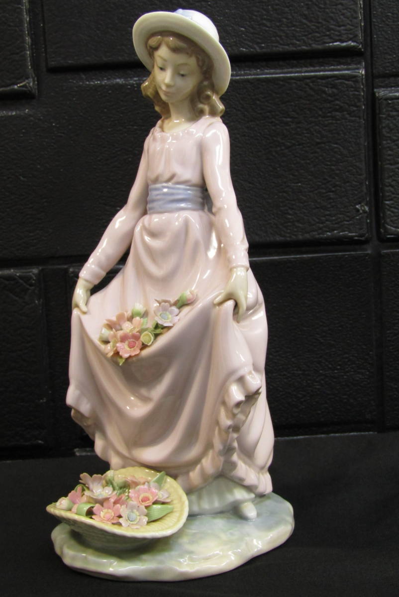 t7131 リヤドロ LLADRO フィギュリン 陶器製人形 花を持つ少女 置物 DAISA 1978 5027 ハンドメイド スペイン製(リヤドロ)｜売買されたオークション情報、yahooの ...