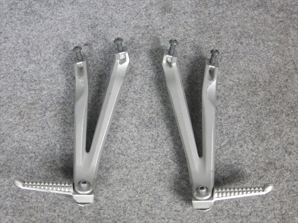 YZF-R1 5VY 純正左右タンデムステップASSY(ヤマハ用)｜売買されたオークション情報、yahooの商品情報をアーカイブ公開 ...