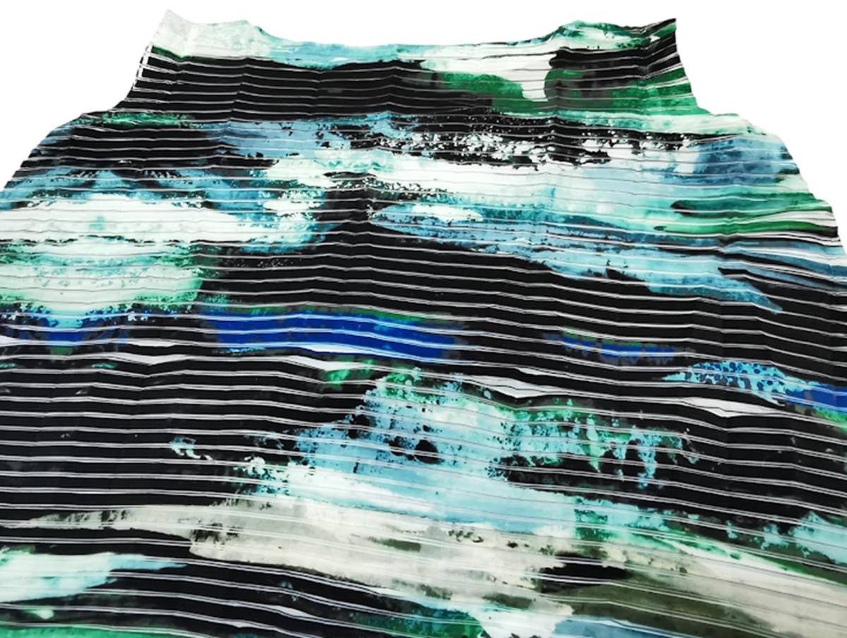 2018SS イッセイミヤケ ISSEY MIYAKE PLATE PLEATS バウンス ワンピース 横プリーツ 地層柄 ブルー系マルチ ...