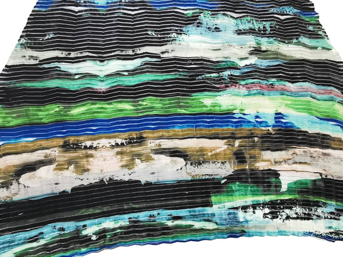 2018SS イッセイミヤケ ISSEY MIYAKE PLATE PLEATS バウンス ワンピース 横プリーツ 地層柄 ブルー系マルチ ...
