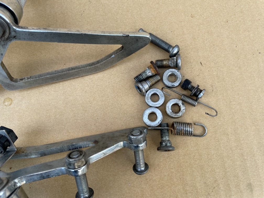 h199 ZZR400 K型 取り外し品 BEET バックステップ ZZ-R400(カワサキ用)｜売買されたオークション情報、yahooの商品 ...