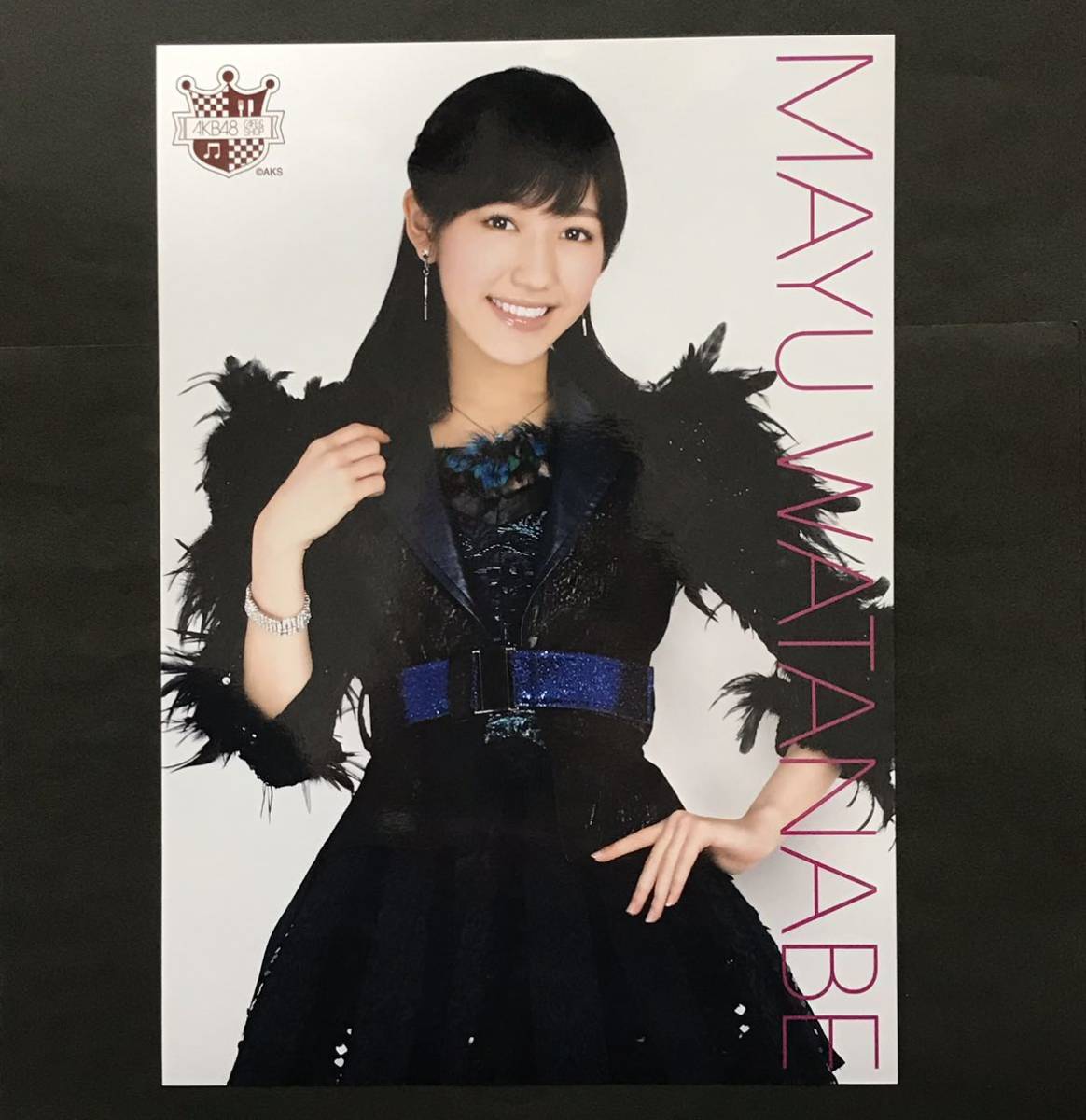 8. 渡辺麻友 AKB48 A4 生写真ポスター AKBCAFE&SHOP限定(AKB48)｜売買されたオークション情報、yahooの商品情報をアーカイブ公開 - オークファン（aucfan.com）