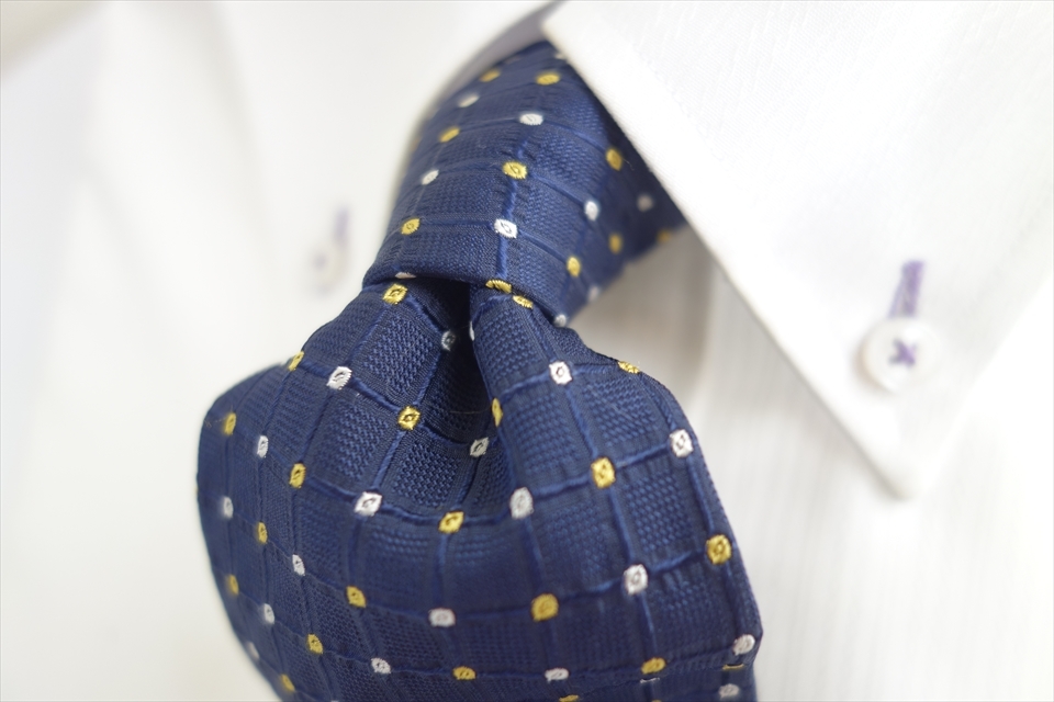 7629 バーバリー BURBERRYS 格子&四角柄 シルクネクタイ(ネクタイ)｜売買されたオークション情報、yahooの商品情報を ...