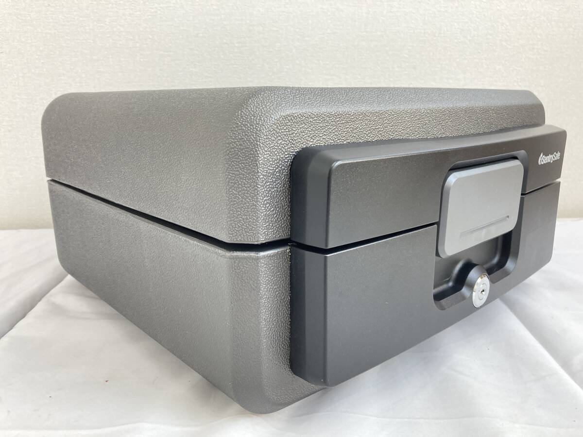 JN103 O SentrySafe ファイヤーセーフ HD2100L 縦約37㎝x横約39㎝x高さ約20㎝ ポータブル耐火 防水保管庫 ジャンク扱い 現状品(金庫)｜売買されたオークション ...