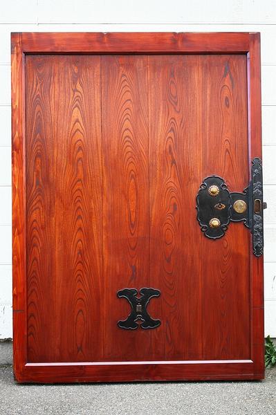 送無E522庄内蔵 肉厚欅蔵戸 重厚真鍮蔵金具付建具古民家28710(建具)｜売買されたオークション情報、yahooの商品情報をアーカイブ公開 - オークファン（aucfan.com）