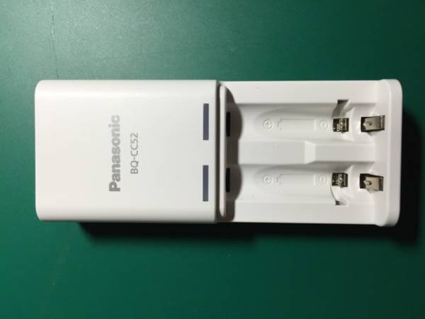 パナソニック 充電式エボルタ エネループ両用充電器 BQ-CC52(充電器)｜売買されたオークション情報、yahooの商品情報をアーカイブ公開 ...