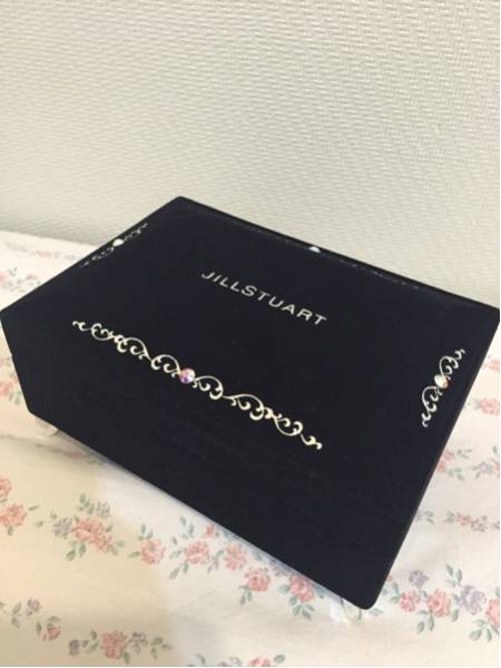 ジルスチュアート JILLSTUART ジュエリーボックス ノベルティ(ジルスチュアート)｜売買されたオークション情報、yahooの商品情報をアーカイブ公開 - オークファン（aucfan.com）
