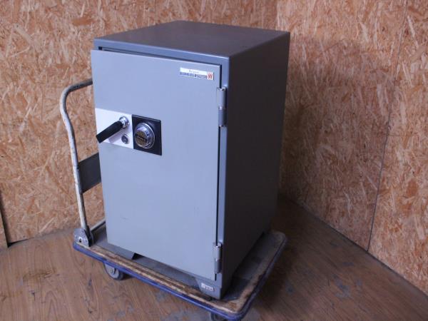 SNB09051 イトーキ ゴールド セーフ ストロング 88 耐火金庫 116L ITOKI GOLD SAFE STRONG SD 2TS ...