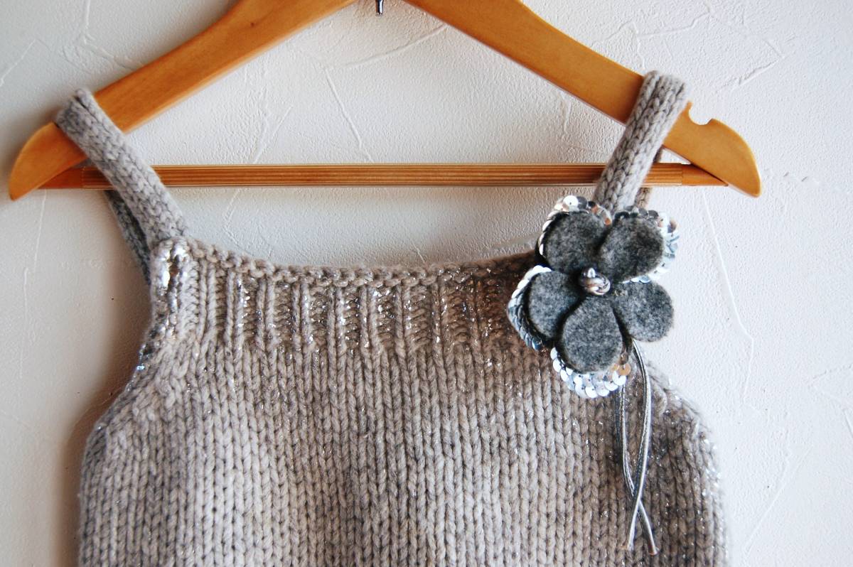 simonettaシモネッタ イタリア発 世界の子供服マ メール キラキラ ブローチ付きニットベスト 120130(120（115～124cm）)｜売買されたオークション情報、yahooの商品 ...