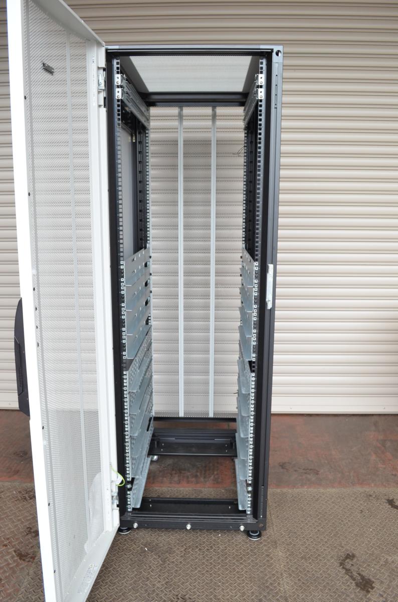 N NEC サーバーラック N8140-501 37U 本体のみ カギなし キャスター付き(サーバーラック)｜売買されたオークション情報 ...