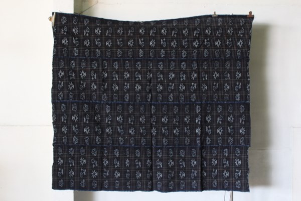 TB526絣小紋 木綿藍染 古布 布団皮 BORO/襤褸/ランル/布団皮/刺し子/古裂/リメイク/ぼろ/絞り染め/群青/indigo/古道具タグボート(リメイク素材)｜売買されたオークション ...