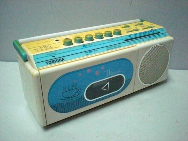 昭和レトロ アンティーク TOSHIBA 東芝 ラジカセ RT-F36 1260(ラジカセ)｜売買されたオークション情報、yahooの商品情報をアーカイブ公開 - オークファン（aucfan.com）