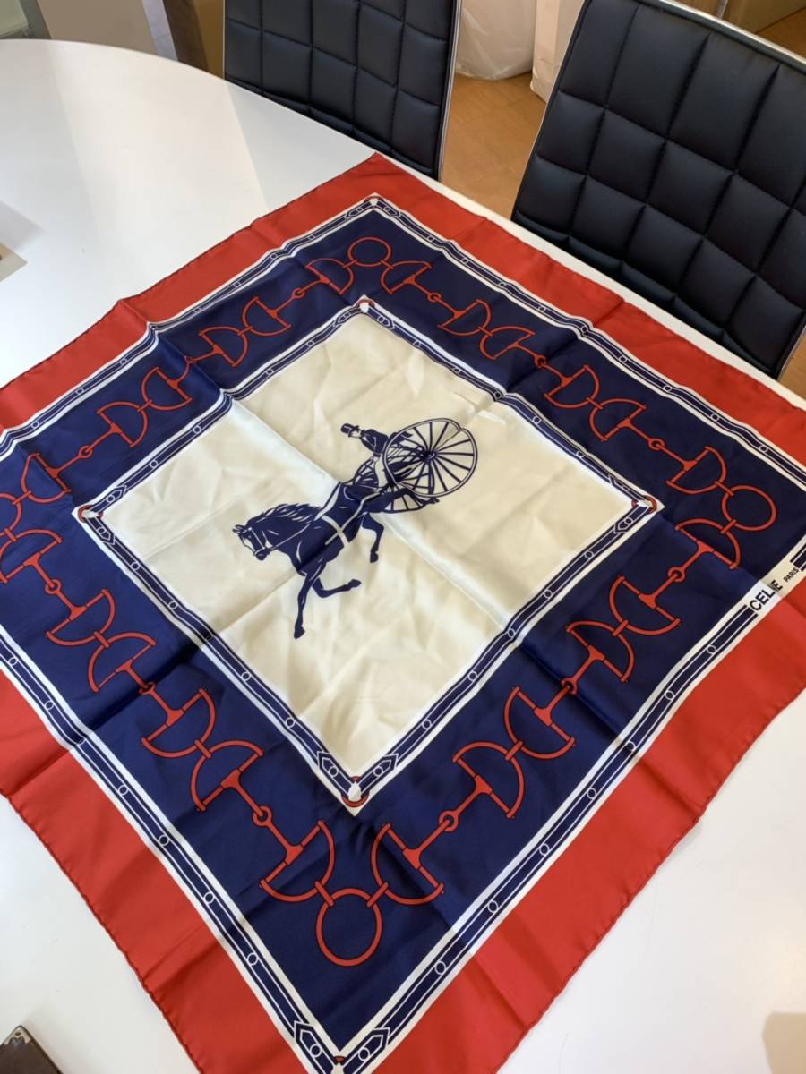 セリーヌ スカーフ 大判 ファッション小物 アクセサリー CELINE(服飾小物)｜売買されたオークション情報、yahooの商品情報をアーカイブ公開 - オークファン（aucfan.com）