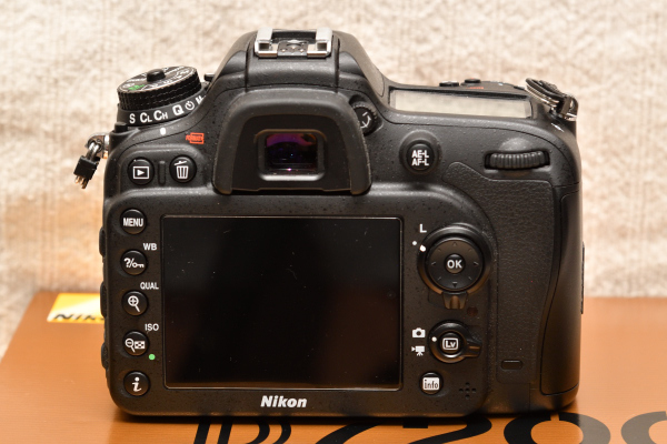 Nikon D7200 ボディ ショット数1800(ニコン)｜売買されたオークション情報、yahooの商品情報をアーカイブ公開 - オークファン（aucfan.com）