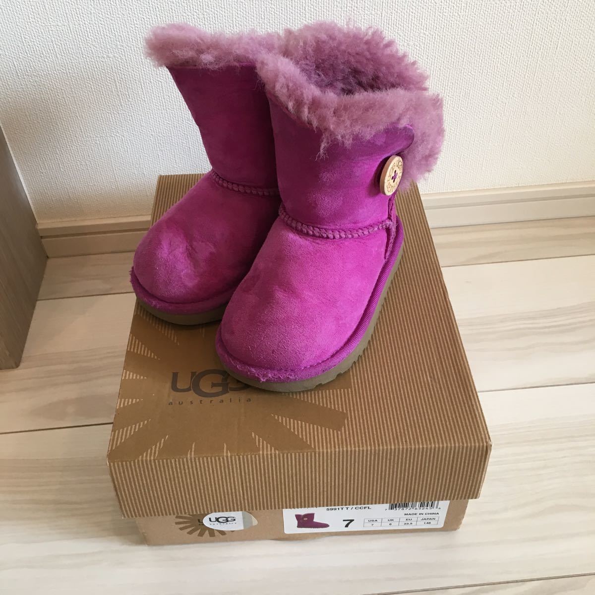 UGG ムートンブーツ 14.7cm(UGG オーストラリア)｜売買されたオークション情報、yahooの商品情報をアーカイブ公開 - オークファン（aucfan.com）