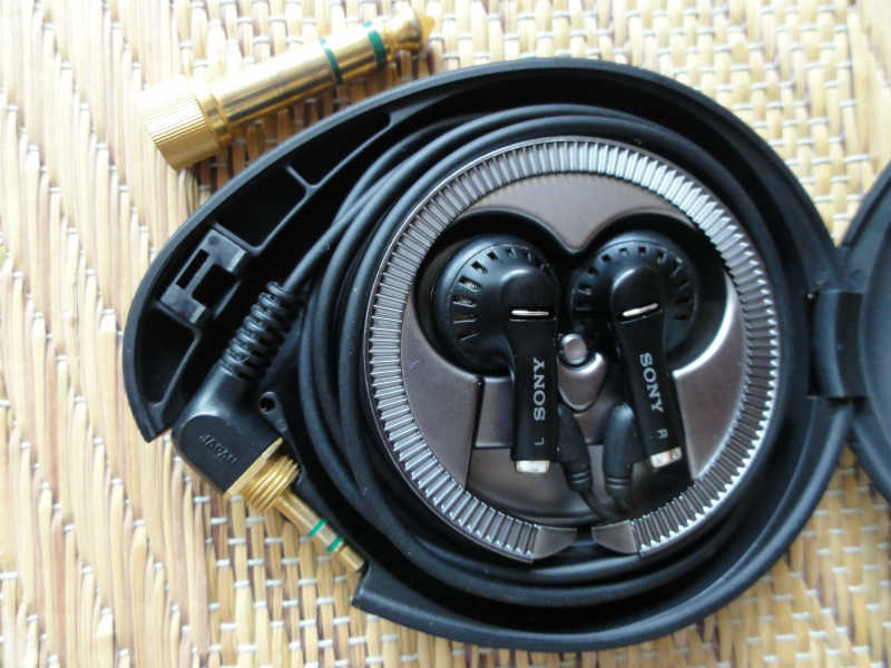 名機 ソニー製イヤホンMDR-E484 ケース付き ケーブル被覆割れのジャンク品(ソニー)｜売買されたオークション情報、yahooの商品情報を ...