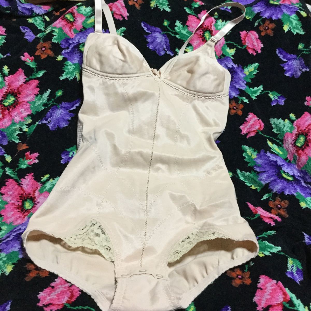 グンゼ つるつるピンクベージュボディスーツ A75 Lサイズ補正下着(Aカップ以下)｜売買されたオークション情報、yahooの商品情報をアーカイブ公開 - オークファン（aucfan.com）