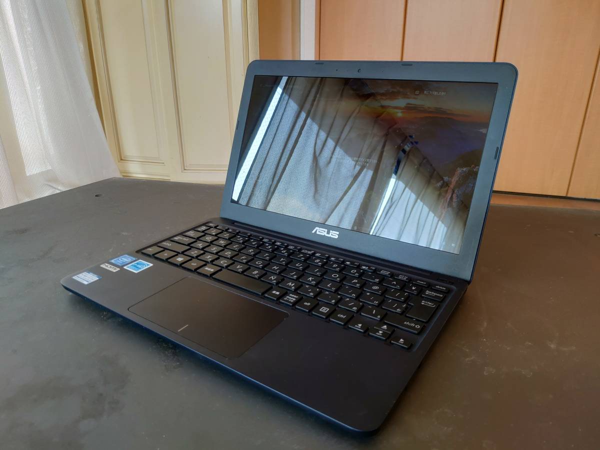 Asus E200H eMMC128GB モデル(13インチ未満)｜売買されたオークション情報、yahooの商品情報をアーカイブ公開 ...