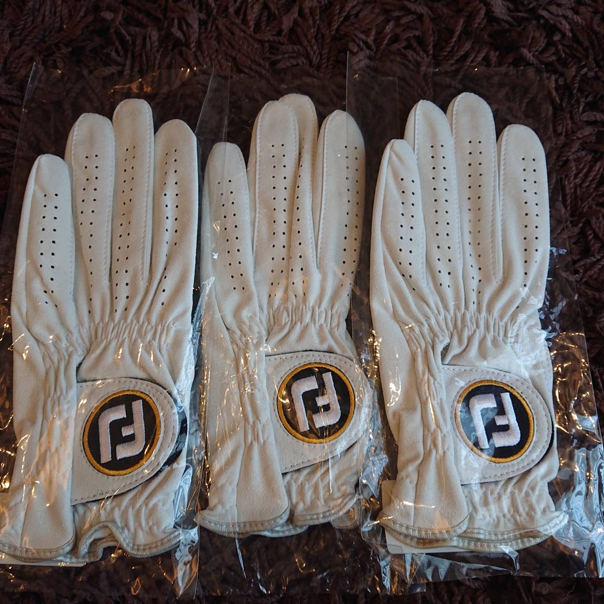 3枚組 ツアープロ使用 FootJoyフットジョイ 最高級ゴルフグローブ 23cm ホワイト 全天候型(23cm)｜売買されたオークション情報、yahooの商品情報をアーカイブ公開 ...