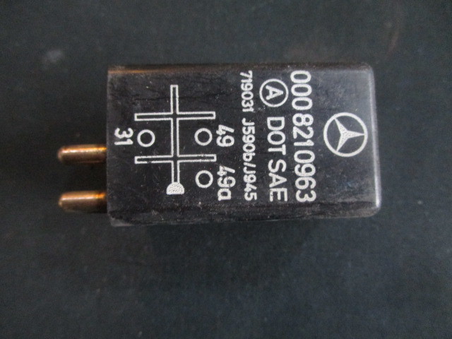 ベンツ W123 R107 ウインカー リレー 0008210963 部品取車両あり フラッシャー ハザード ターンシグナル 230E ...