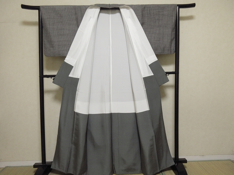 ドークブア 本場大島紬 黒鼠の格子 松煙 工芸呉服 芥川 極上の逸品 407(大島紬)｜売買されたオークション情報、yahooの商品情報をアーカイブ公開 - オークファン（aucfan.com）