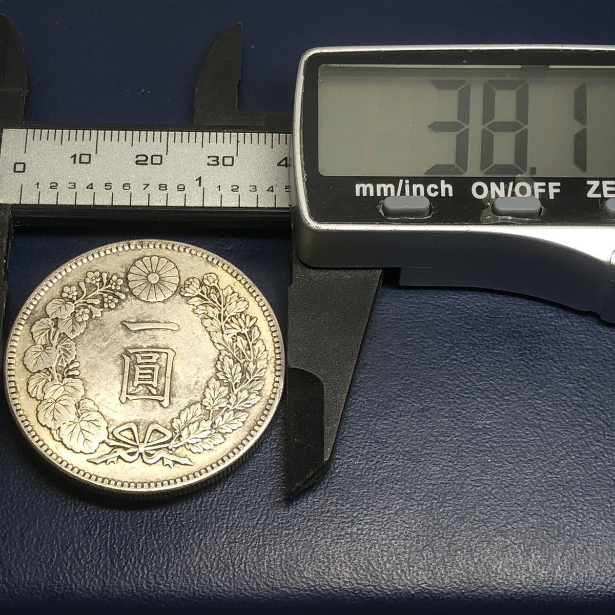 BRA-1441 古銭 明治39年一円銀貨 重約26.62g(1円銀貨)｜売買されたオークション情報、yahooの商品情報をアーカイブ公開 - オークファン（aucfan.com）