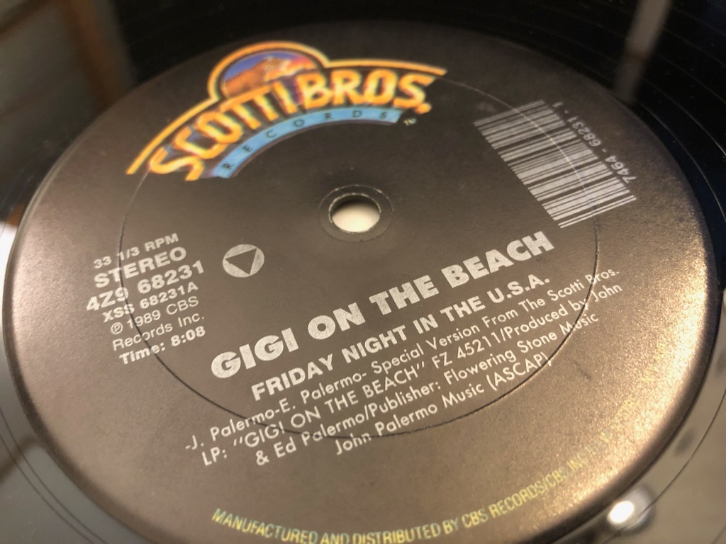 12” Gigi On The Beach / Friday Night In The U.S.A. / シンセ ポップ ディスコ(ディスコ ...